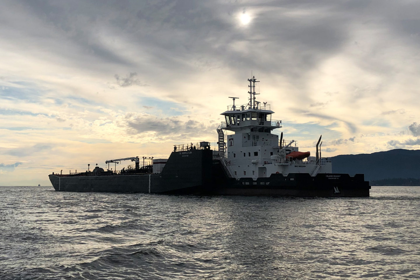 Z-drive propelled ATB push tug Island Regent enters service joining ...